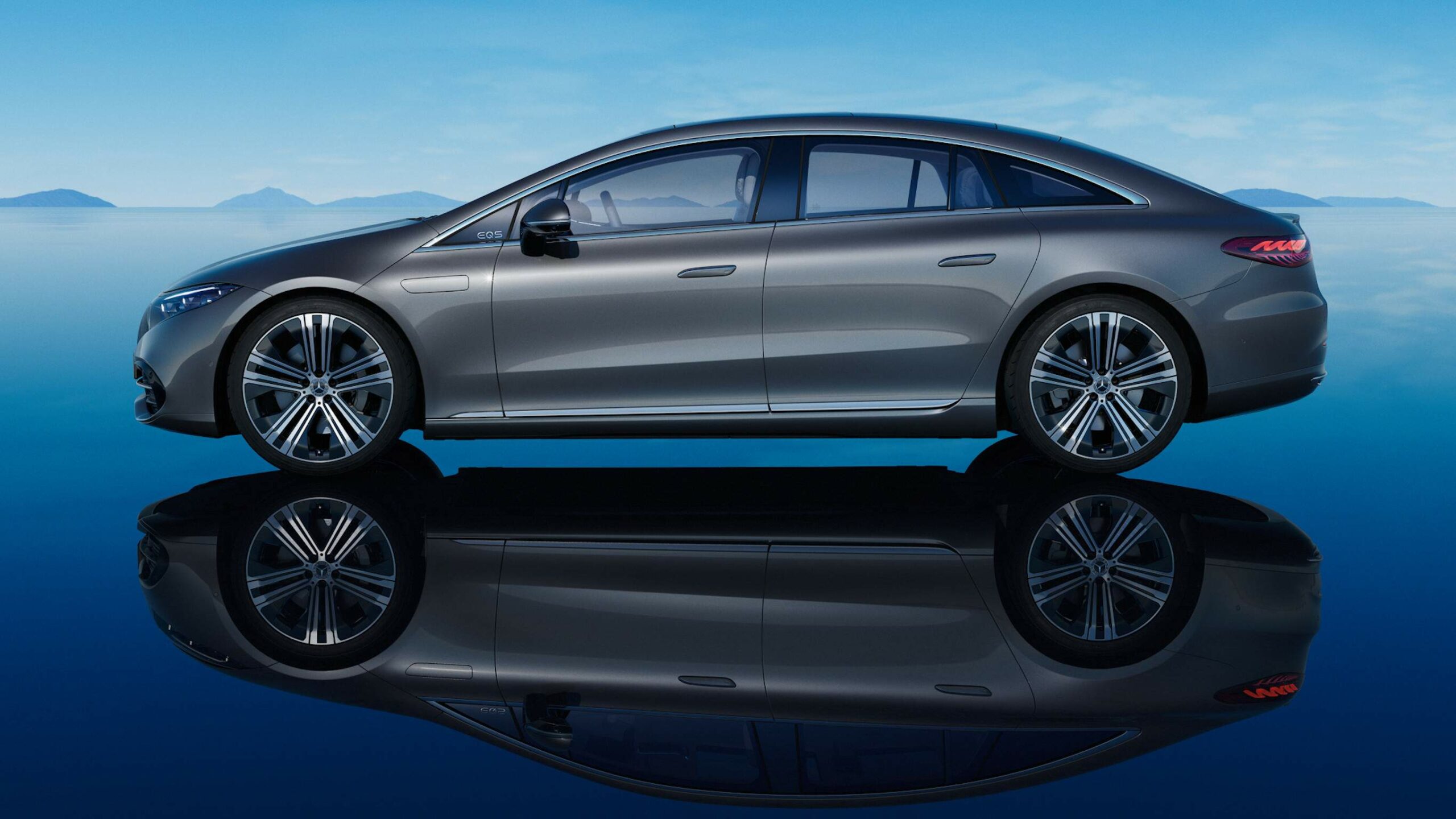 La nouvelle Mercedes Benz EQS berline de luxe 100 electrique